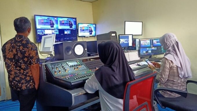 Mahasiswa PPL Belajar Broadcasting di TVRI Jawa Tengah – FAKULTAS ...